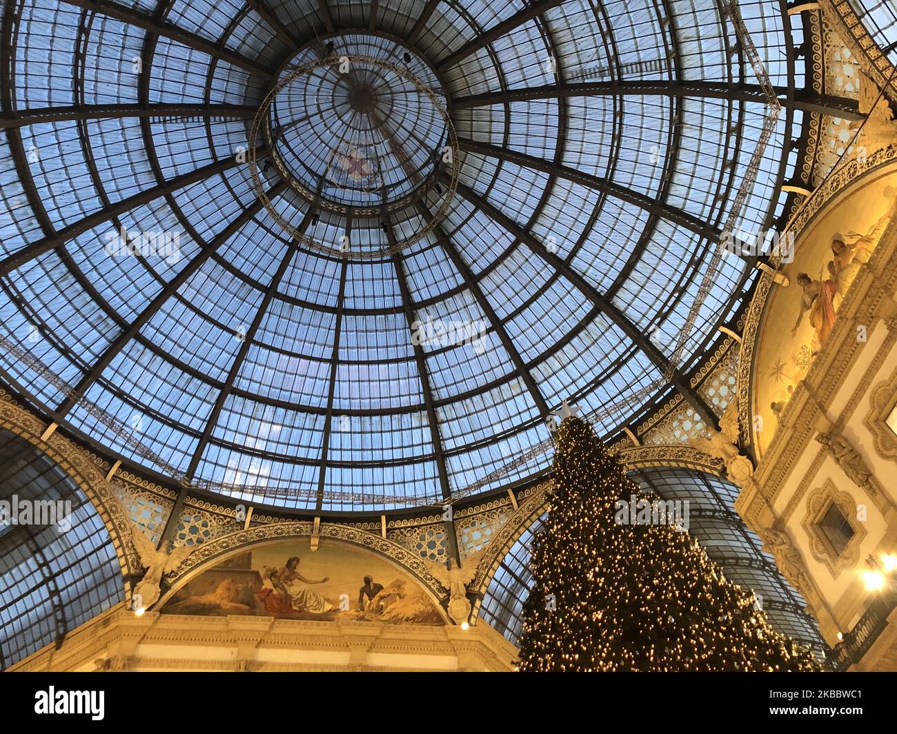 Albero swarovski milan Banque de photographies et d’images à haute ...