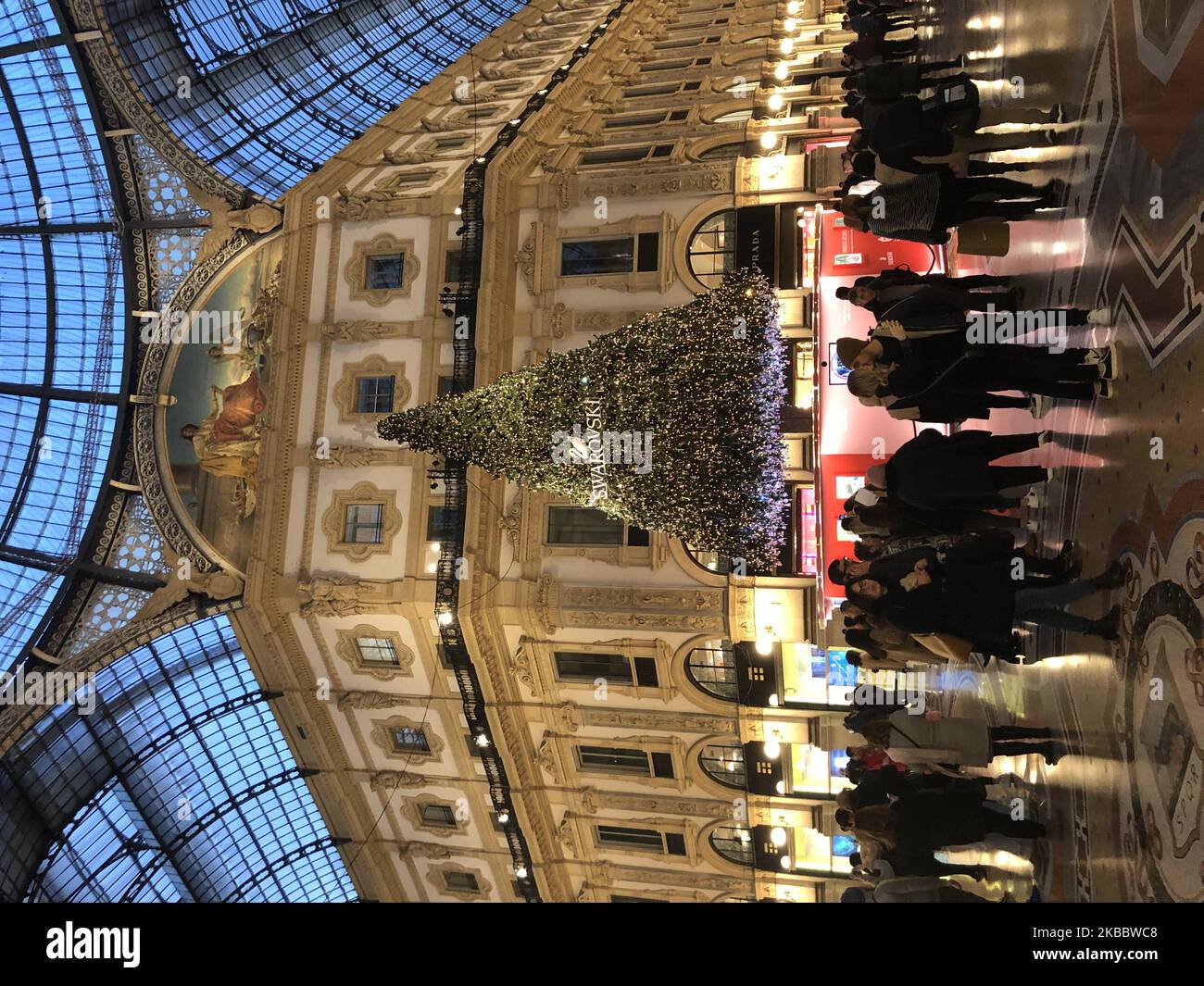 Albero swarovski milan Banque de photographies et d’images à haute ...