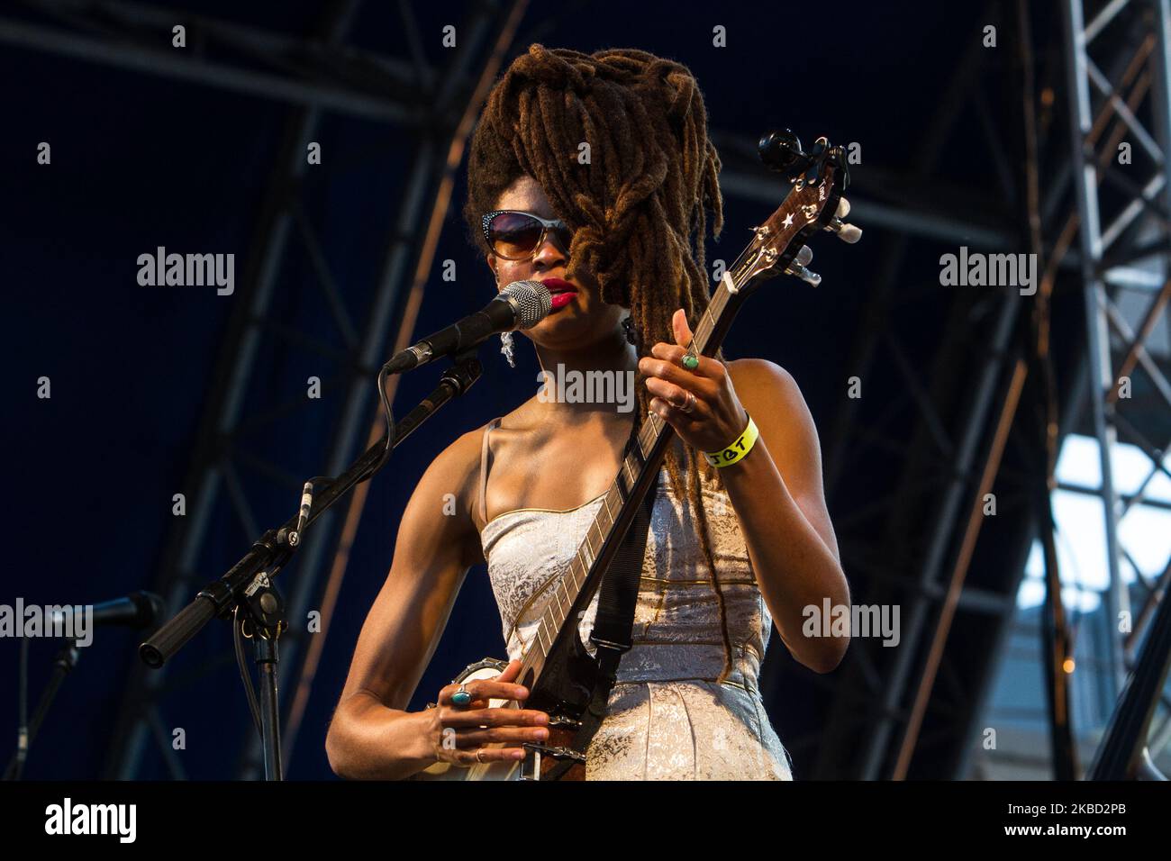 American bluegrass singer Banque de photographies et d’images à haute ...