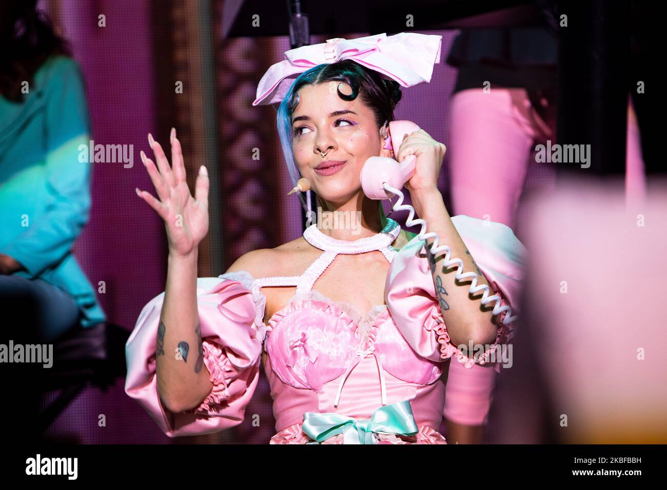 Melanie Martinez se produit en direct dans le quartier de Lorenzini à ...