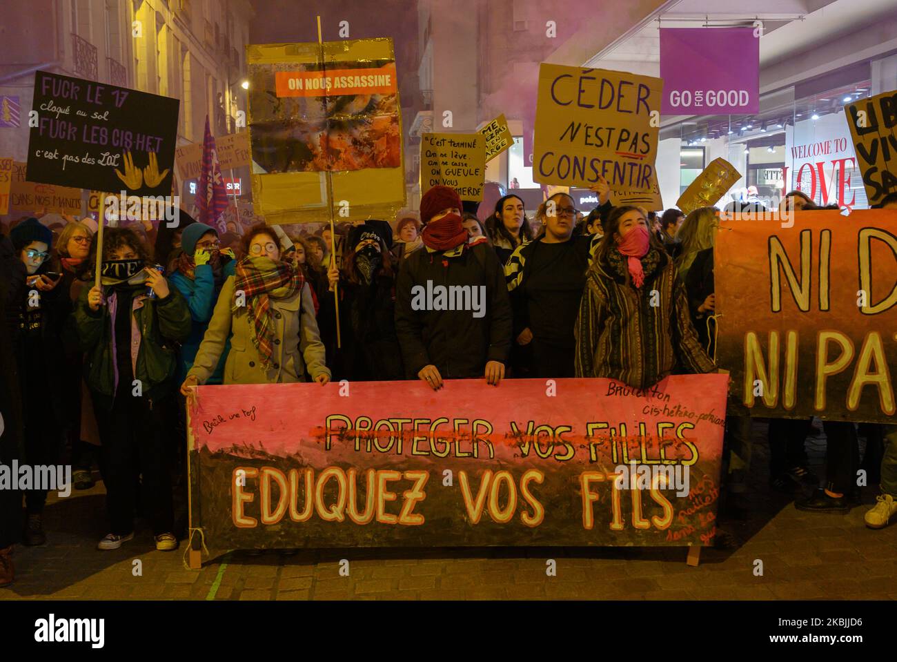 La veille de la Journée internationale de la femme, le mouvement ''All ...