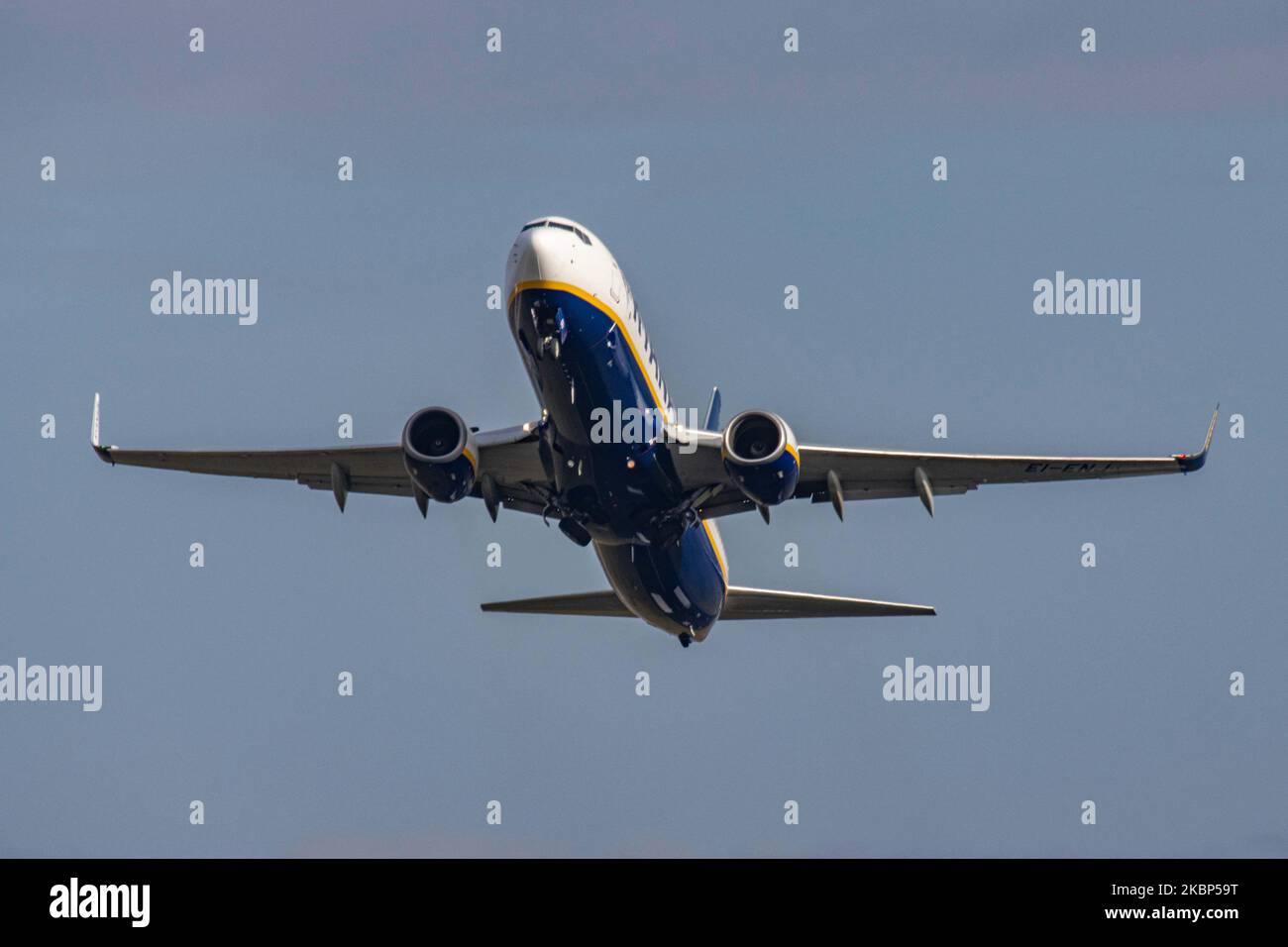 Un Boeing 737-800 de Ryanair tel qu'il a été vu lors du décollage ...