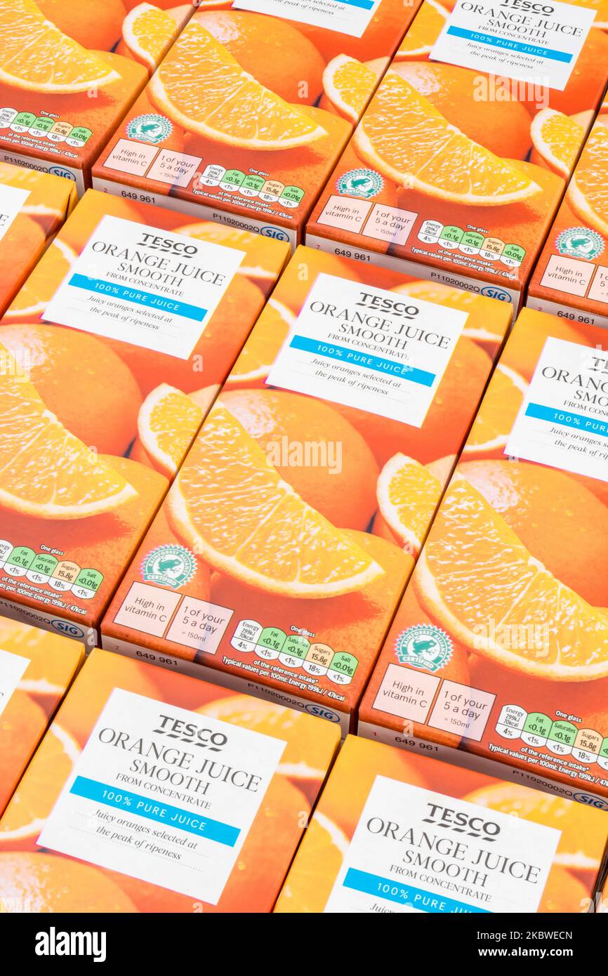 Cartons de jus d'orange Tesco et étiquetage : indication de la teneur ...