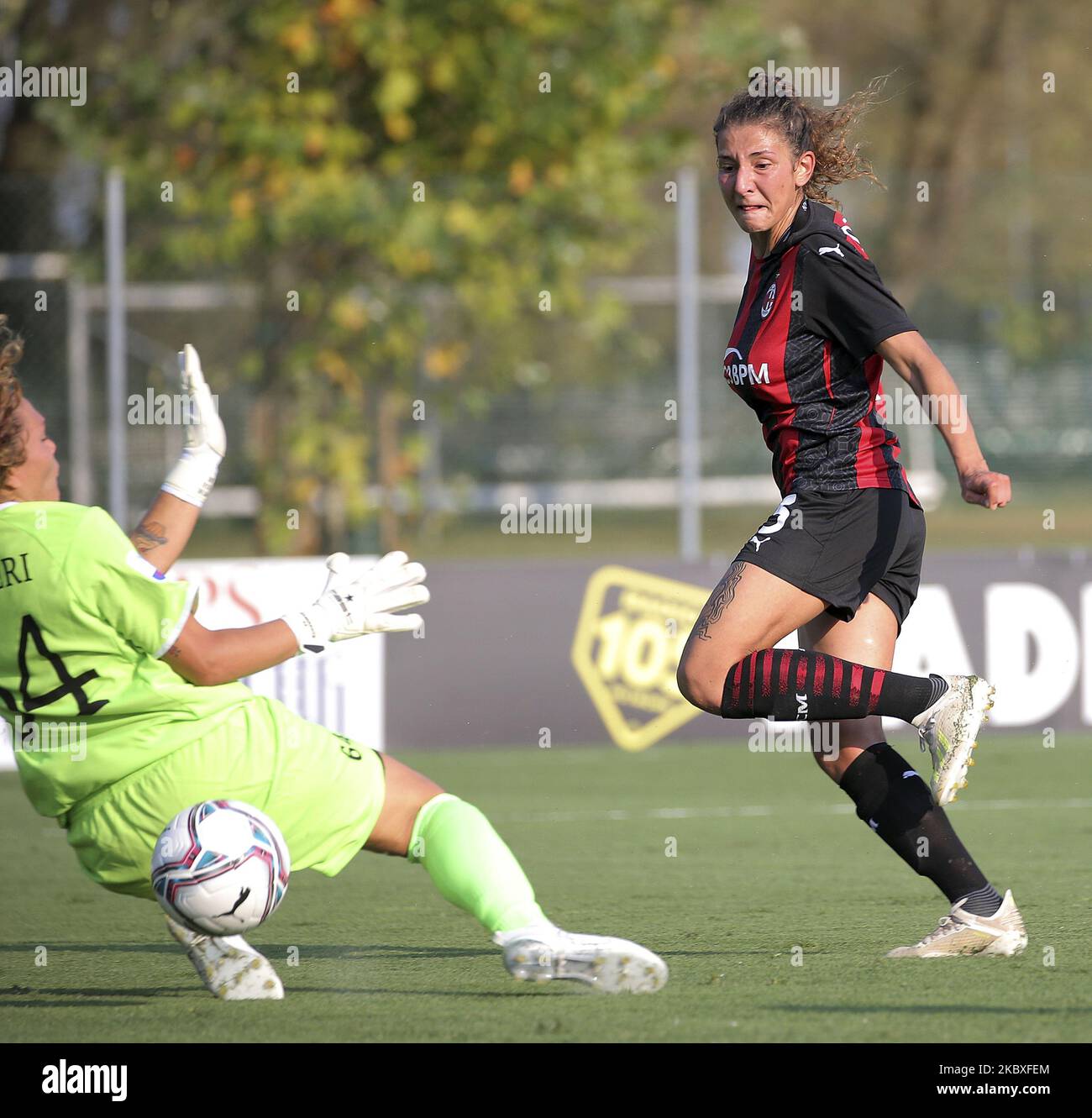 Miriam Chiara Longo de l'AC Milan marque son but pendant la série ...