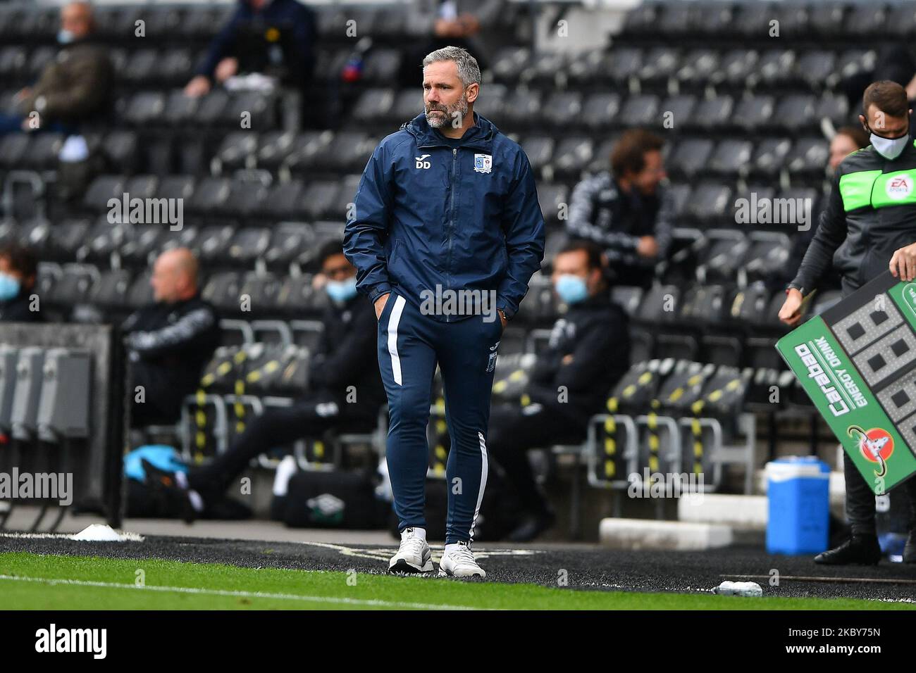 David Dunn, directeur du Barrow, lors du match de la Carabao Cup entre ...