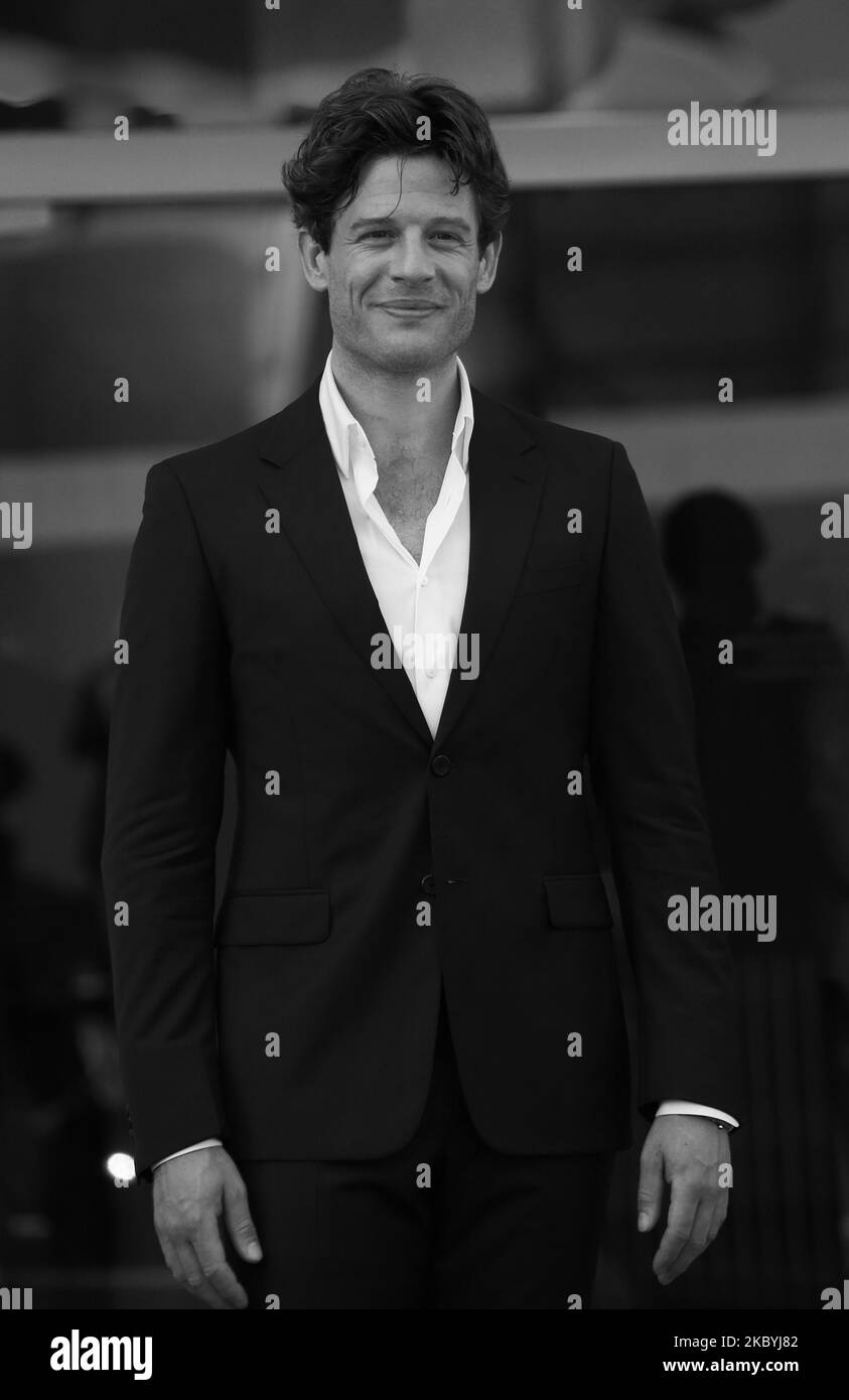 (NOTE DE LA RÉDACTION: L'image a été convertie en noir et blanc) James ...