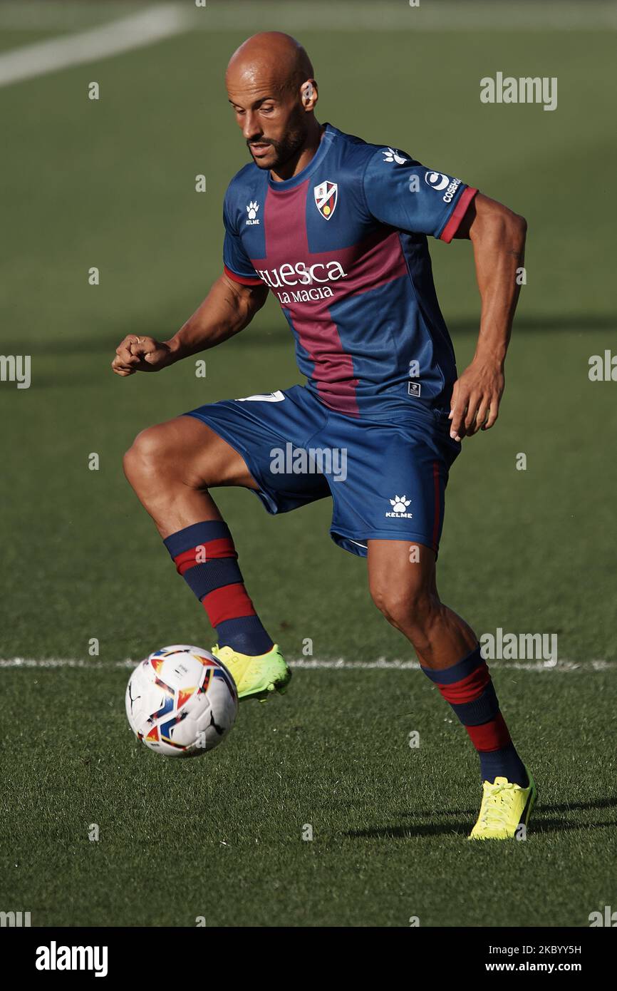 Mikel Rico de Huesca contrôle le ballon pendant le match de la Liga ...