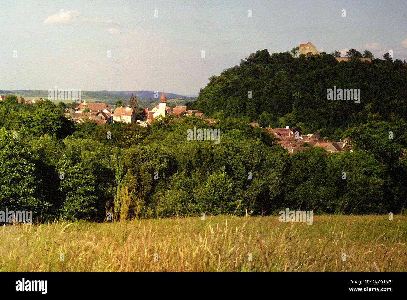 Comté de Sibiu, Roumanie, 2002. Vue sur le village médiéval de ...