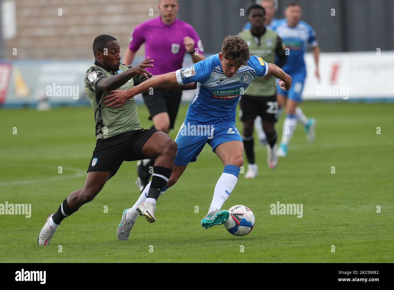 Callum harriott de colchester united fautes barrows harrison biggins ...