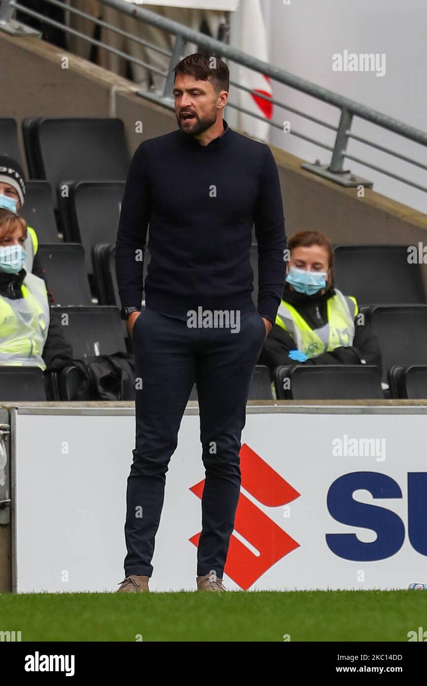 Milton keynes enfile le directeur russell martin Banque de ...