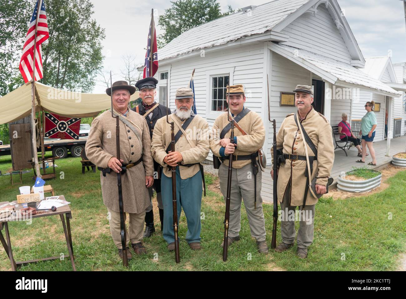 Old military uniforms Banque de photographies et d’images à haute ...