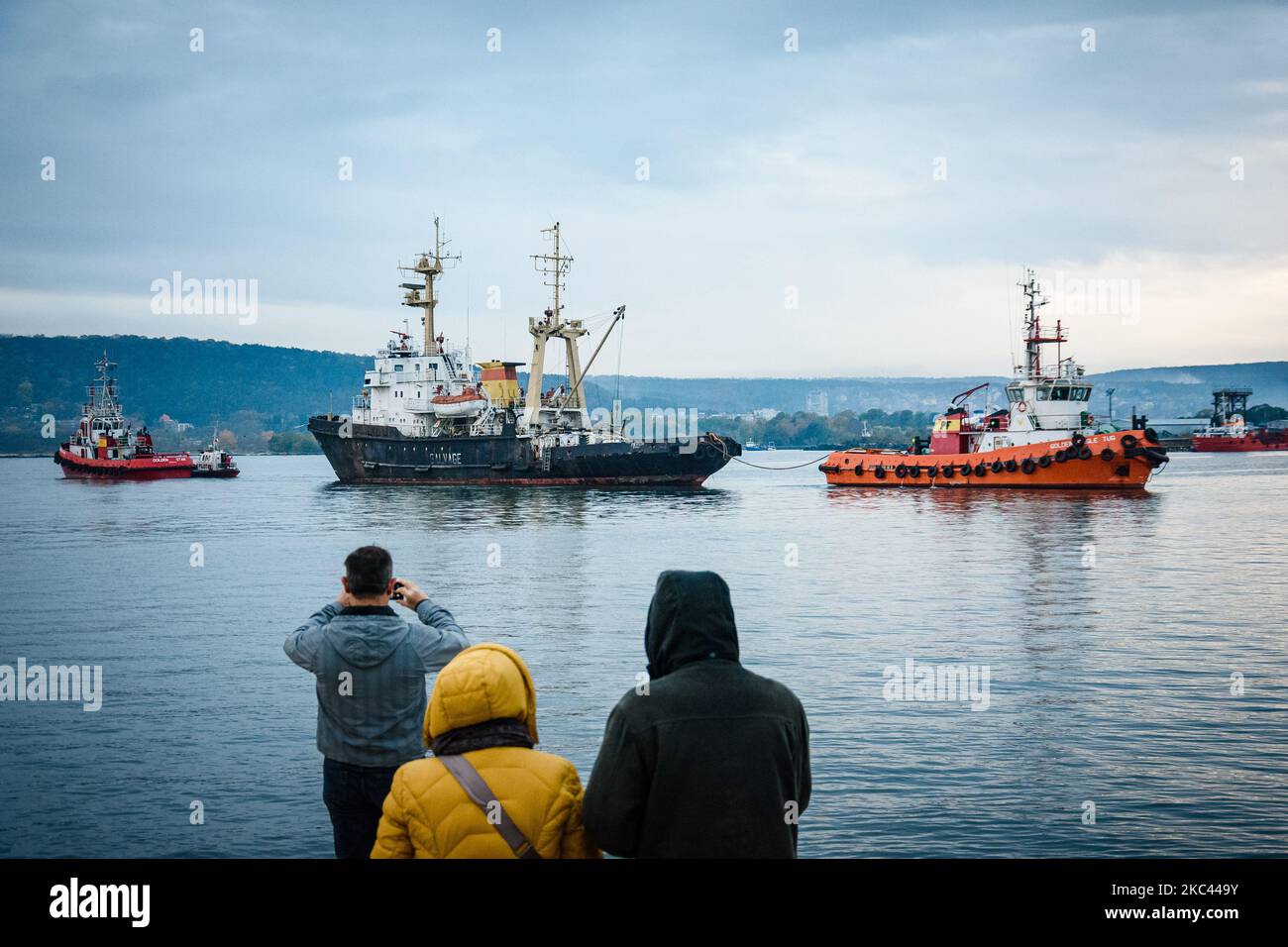 Le seul navire de sauvetage bulgare Perun qui a été ancré pendant ...