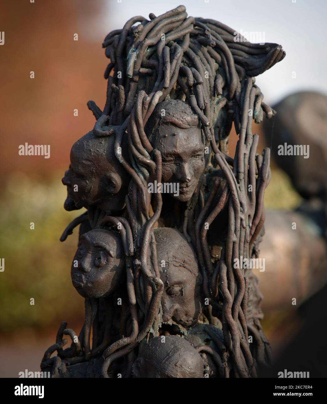 La sculpture « les Burghers de Brodno » est vue dans le Parc de ...