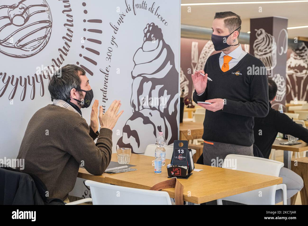 Salle de confinement Banque de photographies et d’images à haute ...