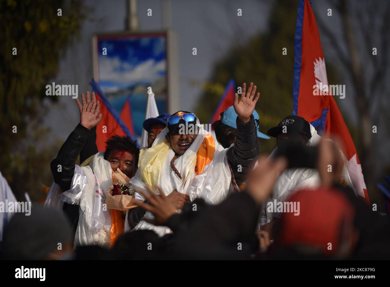 L'équipe népalaise d'alpinisme est devenue la première à faire monter ...