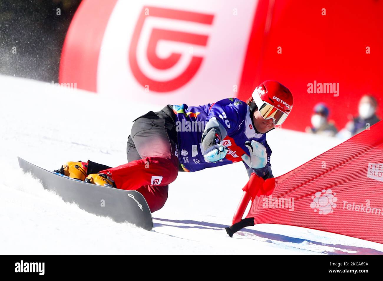 Zan Kosir, de Slovénie, participe à la finale du slalom géant parallèle ...