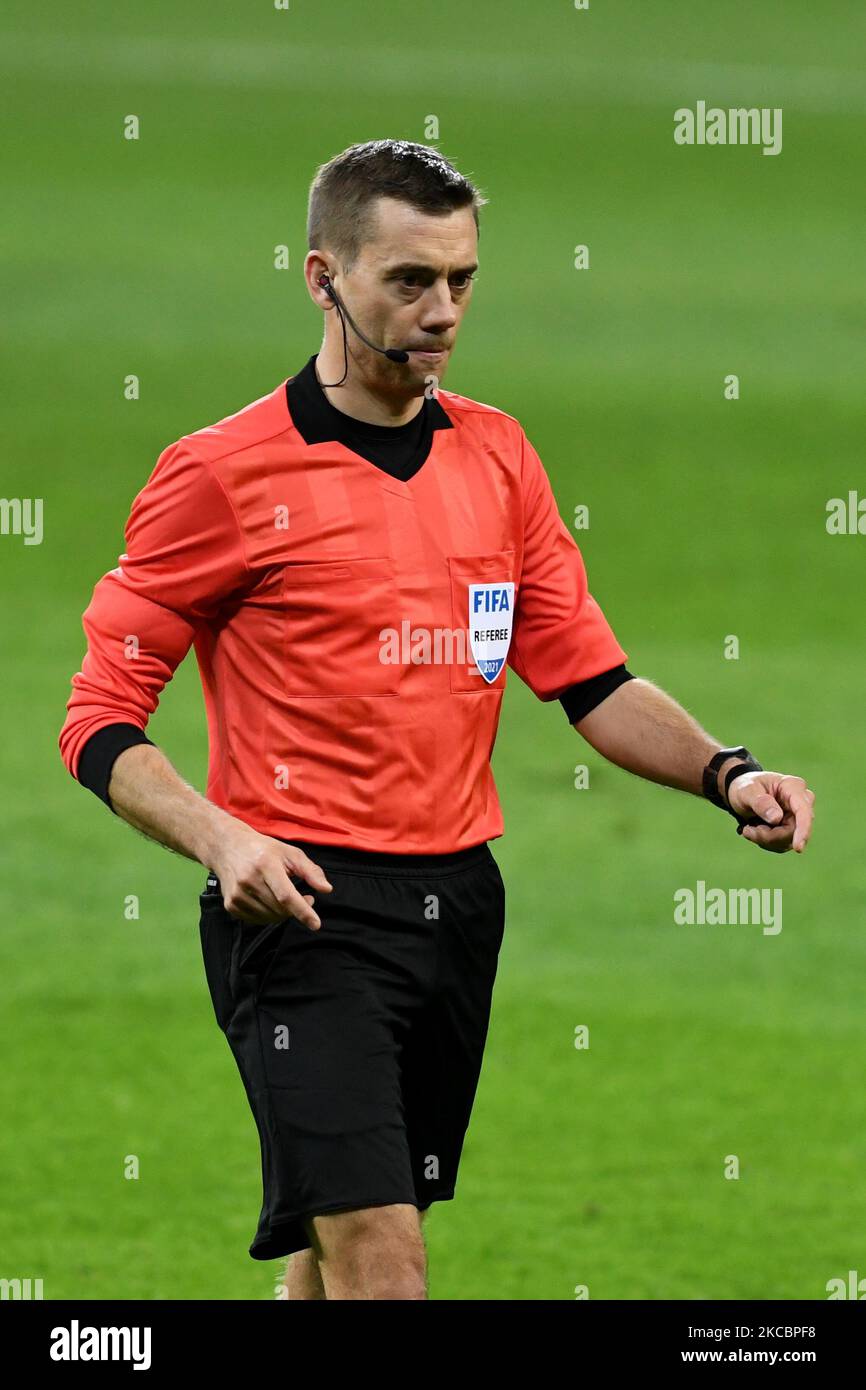 Arbitre Clément Turpin pendant le match entre la Roumanie et l ...