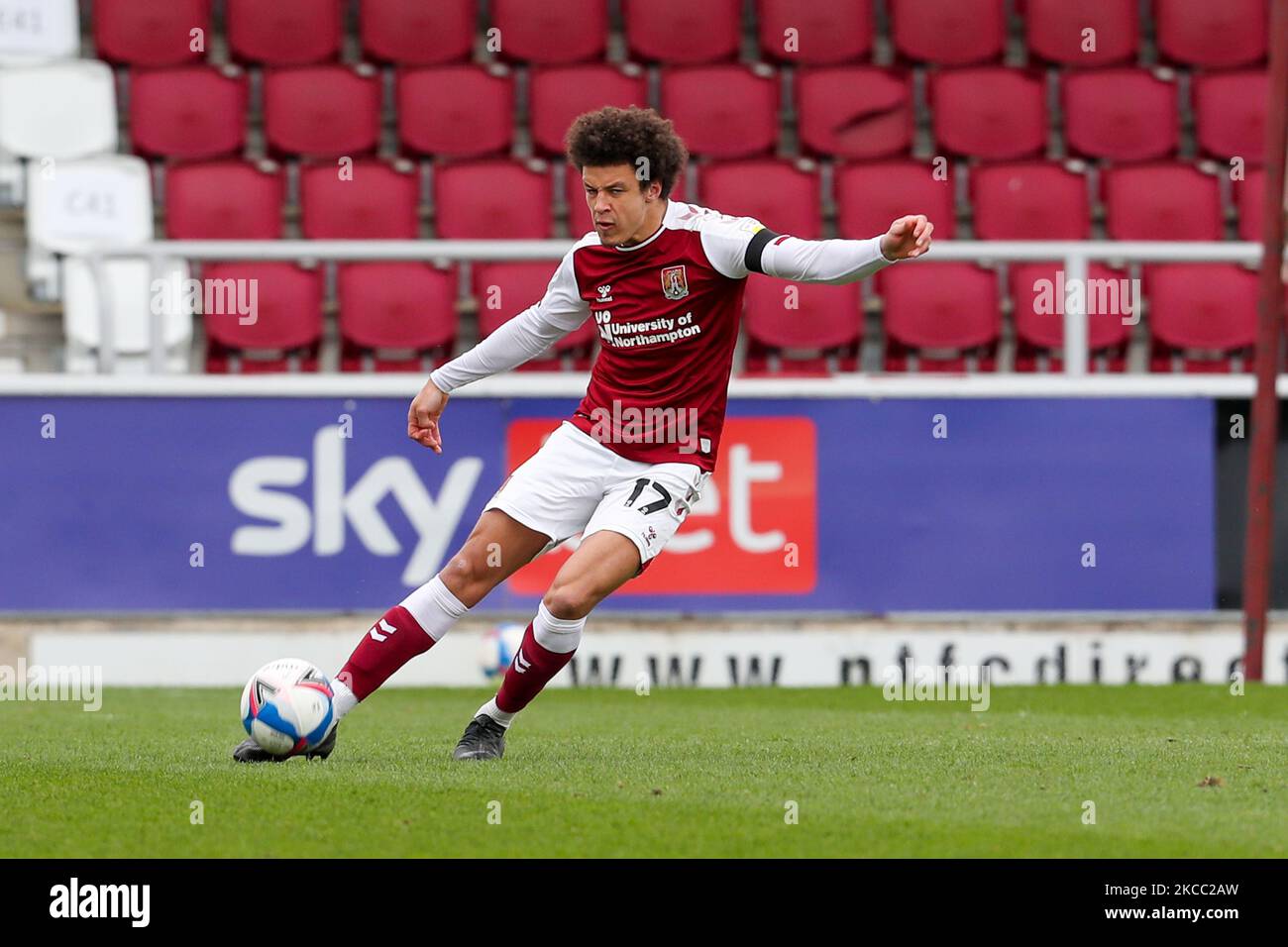 Shaun McWilliams de Northampton Town lors de la première moitié de la ...