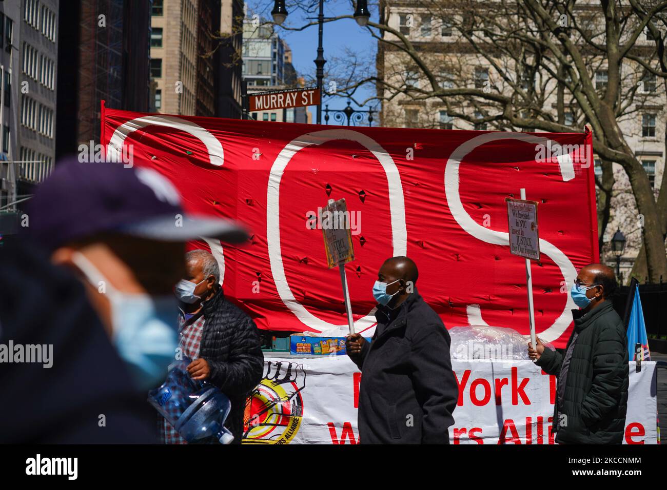 Des membres de la New York taxi Workers Alliance protestent devant l ...