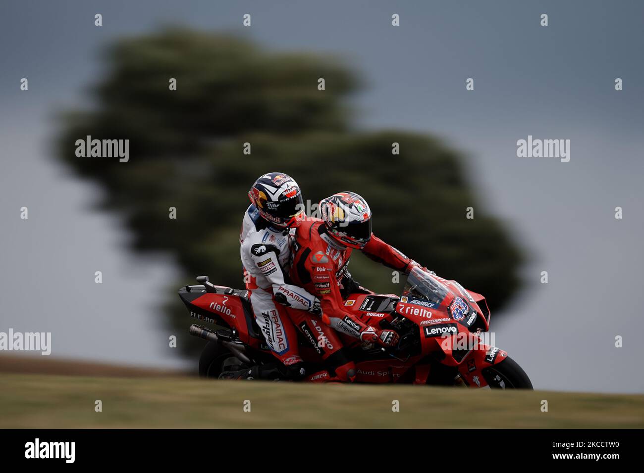 Jack Miller (43) d'Australie et Ducati Lenovo Team prend Johann Zarco ...