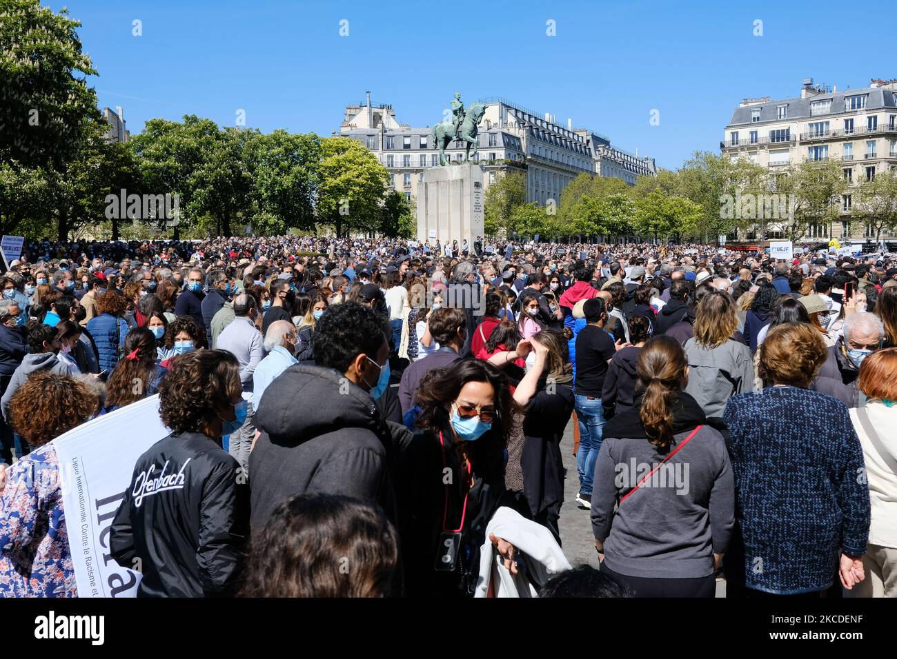 Rassemblement de personnes en hommage à Sarah Halimi à Paris, France ...