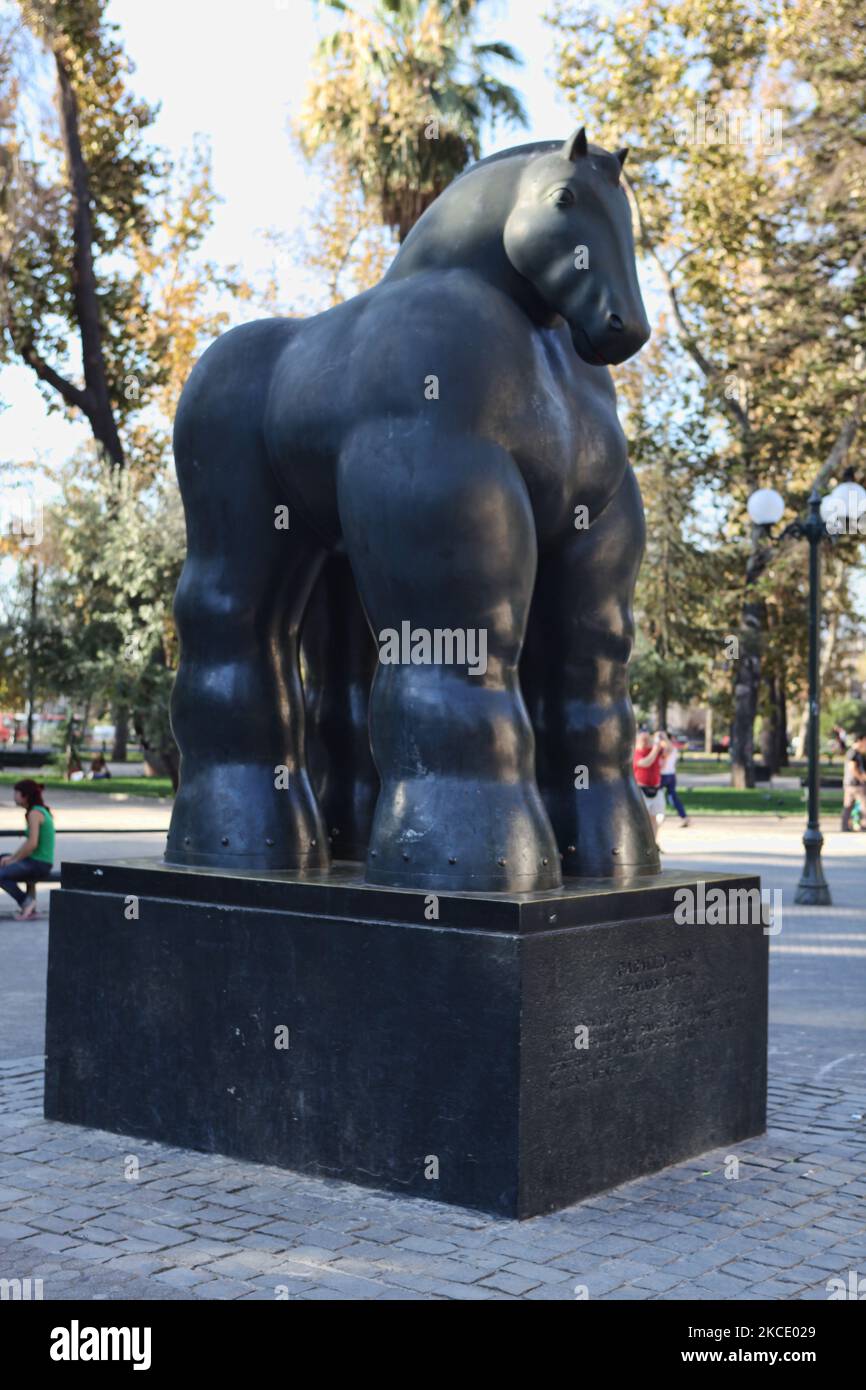 Sculpture de chevaux réalisée par l'artiste Fernando Botero en face du ...