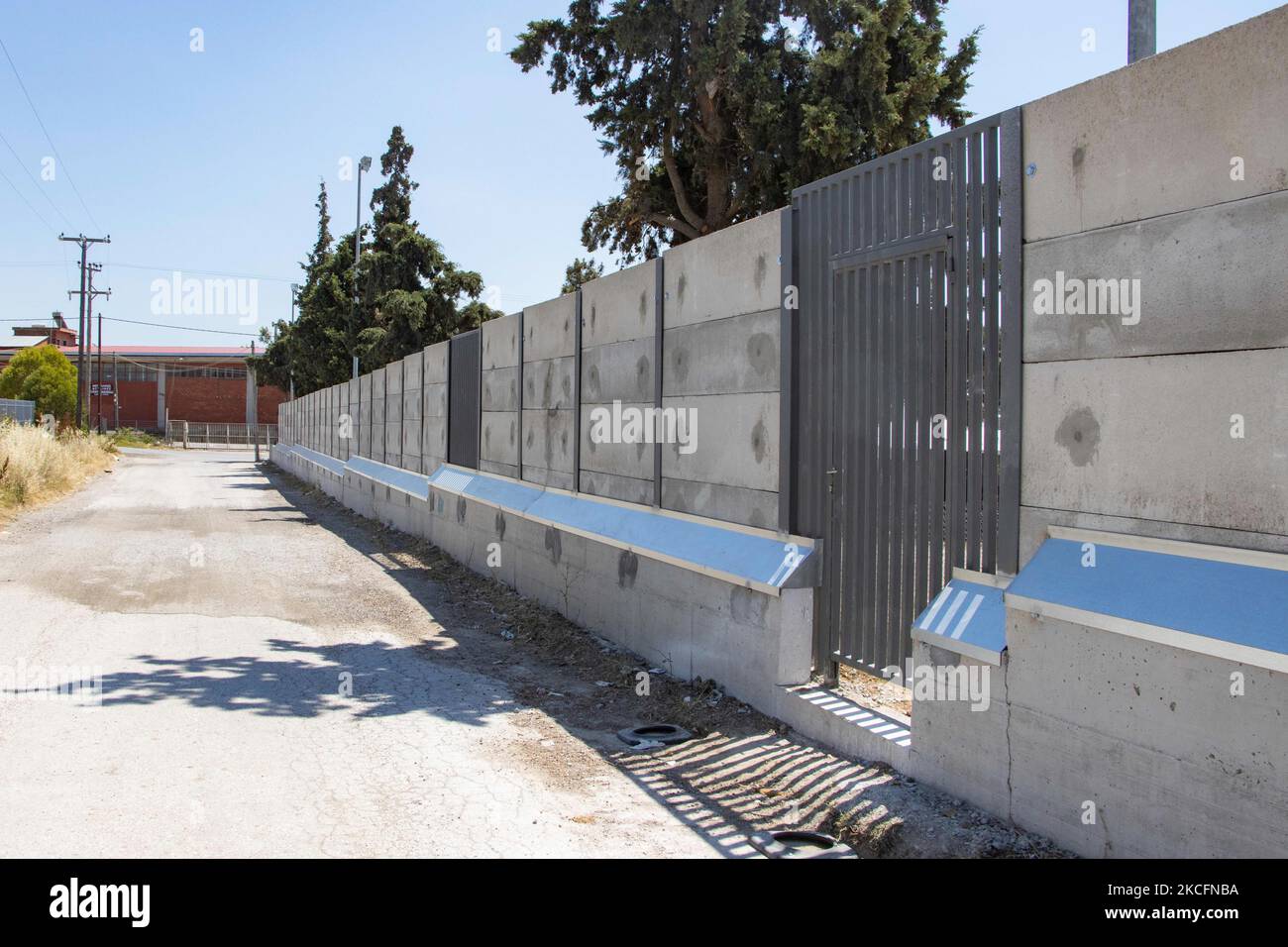La Grèce construit de nouveaux murs en béton autour des camps de ...