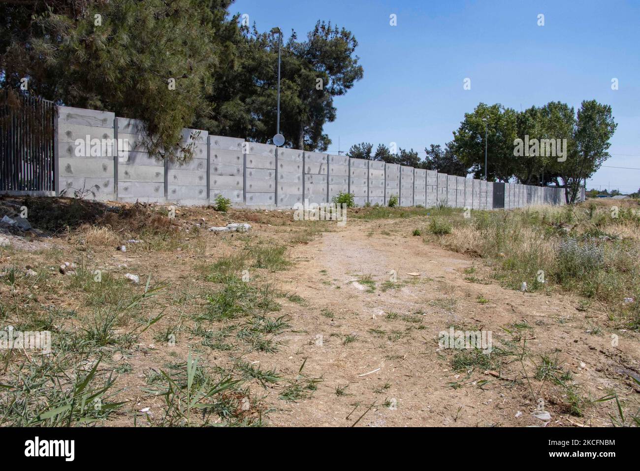 La Grèce construit de nouveaux murs en béton autour des camps de ...