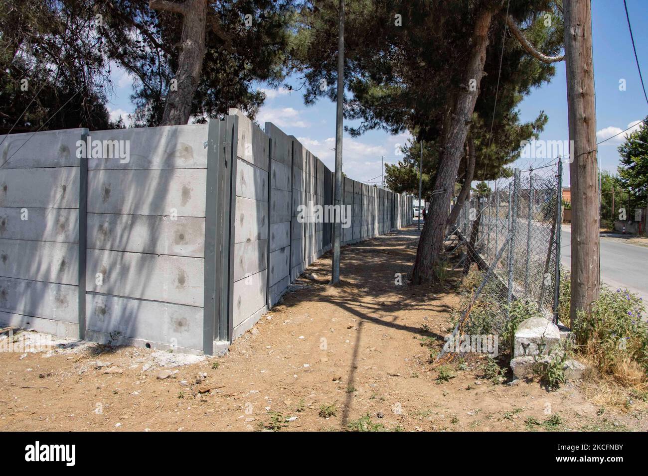 La Grèce construit de nouveaux murs en béton autour des camps de ...