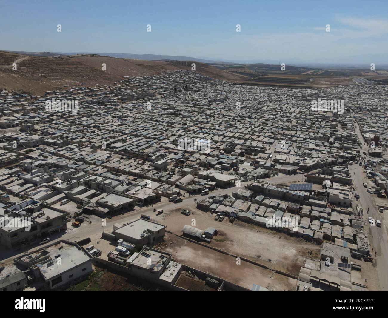 Photos aériennes des camps de déplacés sur la frontière entre la Syrie ...