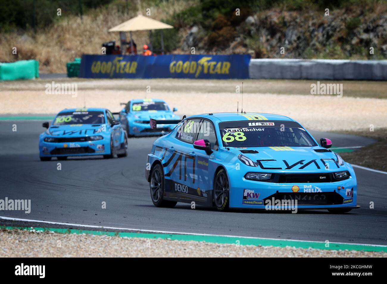 Yann Ehrlacher de France et Cyan Racing Lynk & Co Team (front ...