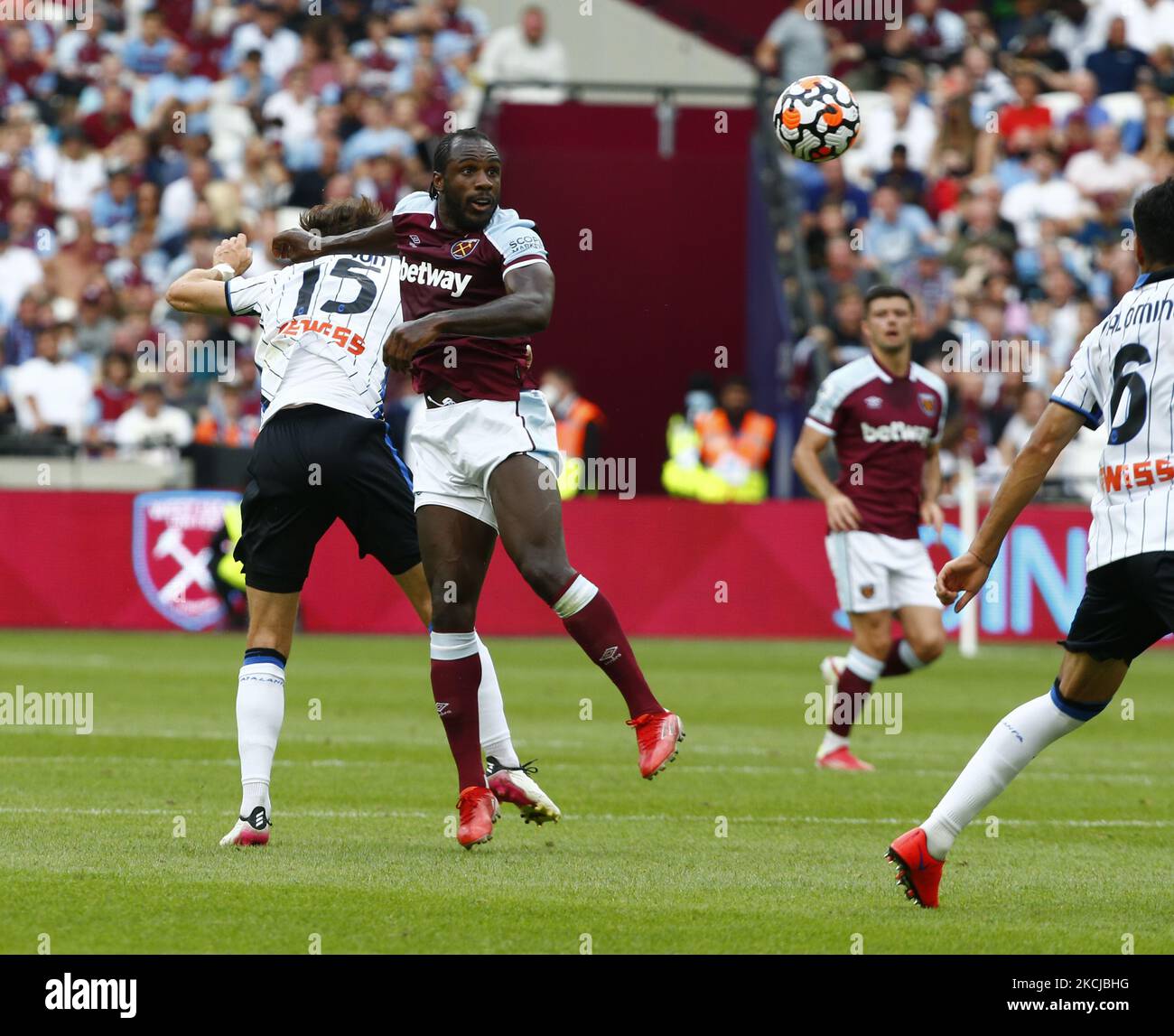 Issa diop de west ham united Banque de photographies et d’images à ...