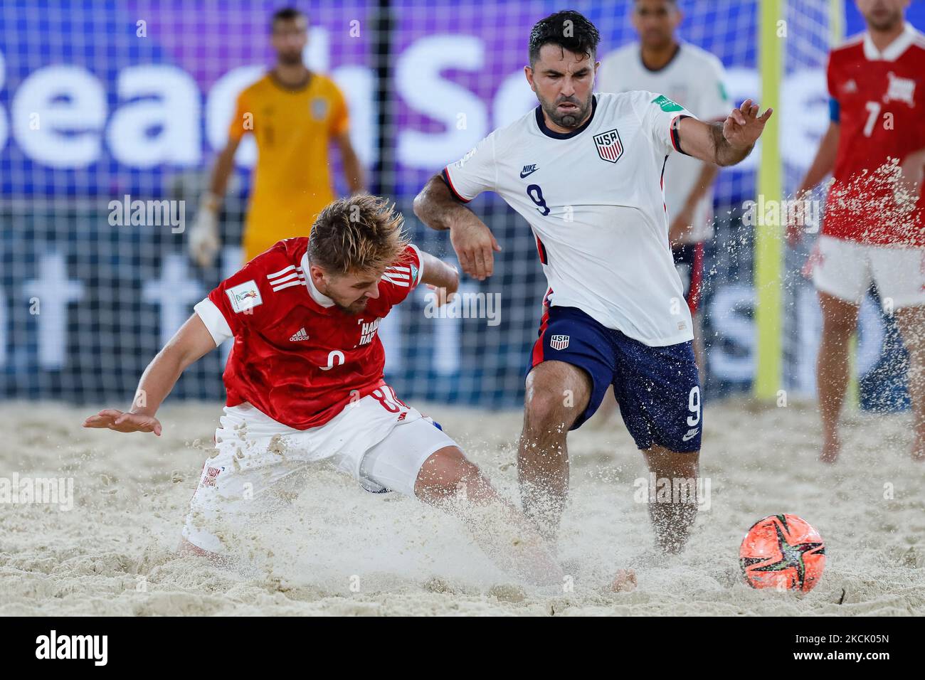 Ostap Fedorov (L) de l'Union de football de Russie (équipe RFU) et Alessandro Canale des Etats ...