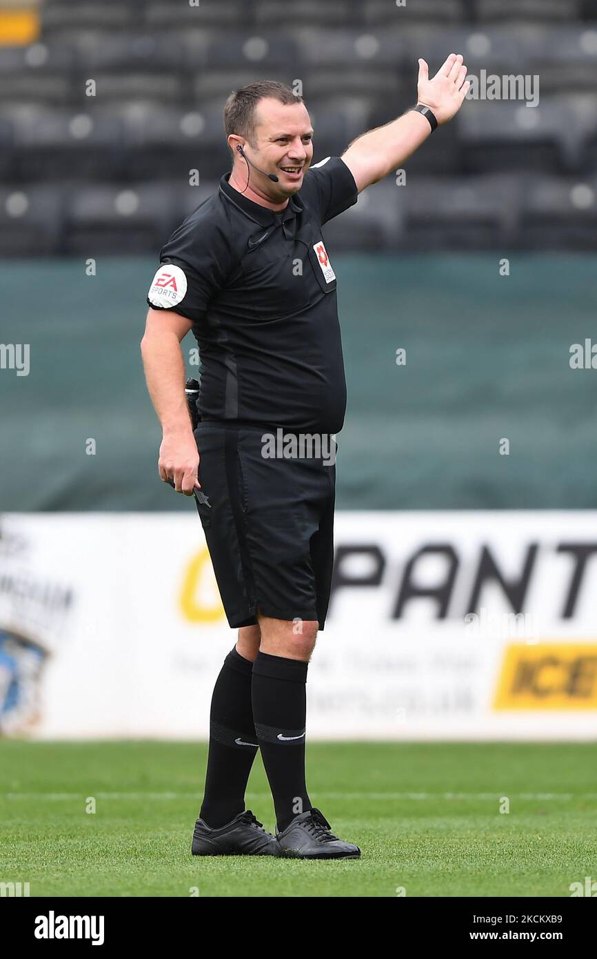 Arbitre, Robert Massey-Ellis lors du match de la Vanarama National ...