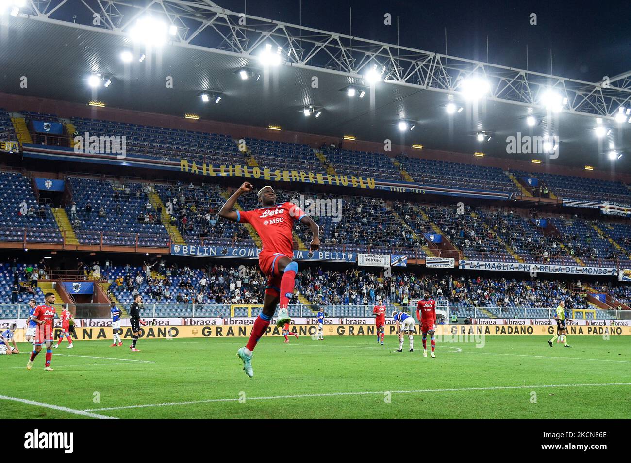 Victor Osimhen de SSC Napoli célèbre après avoir remporté le troisième ...