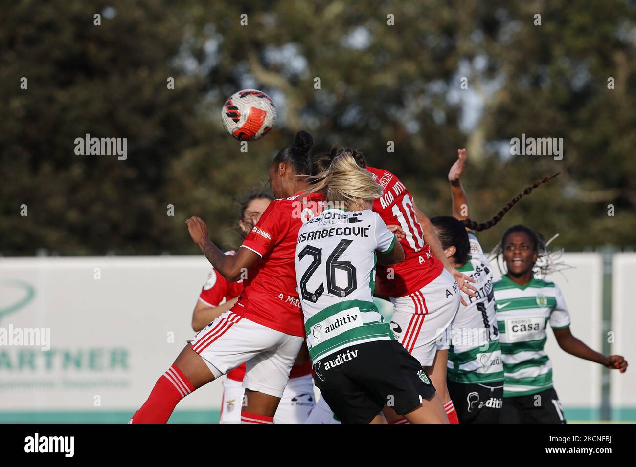 Melisa Hasanbegovic et Ana Vitoria en action pendant le match de la ...