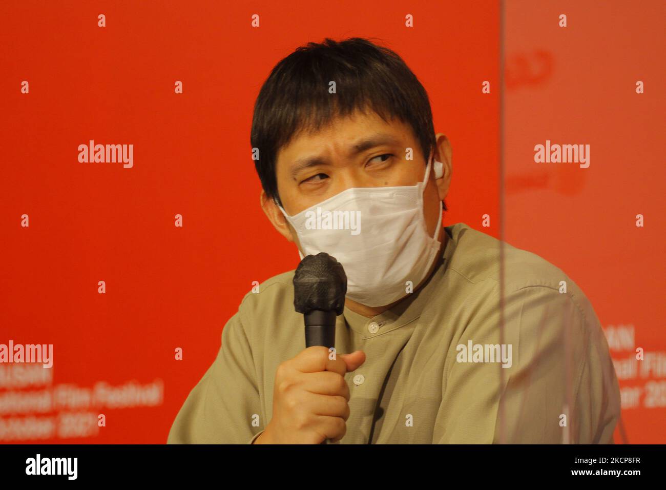 Le Directeur HAMAGUCHI Ryusuke répond aux questions des journalistes ...