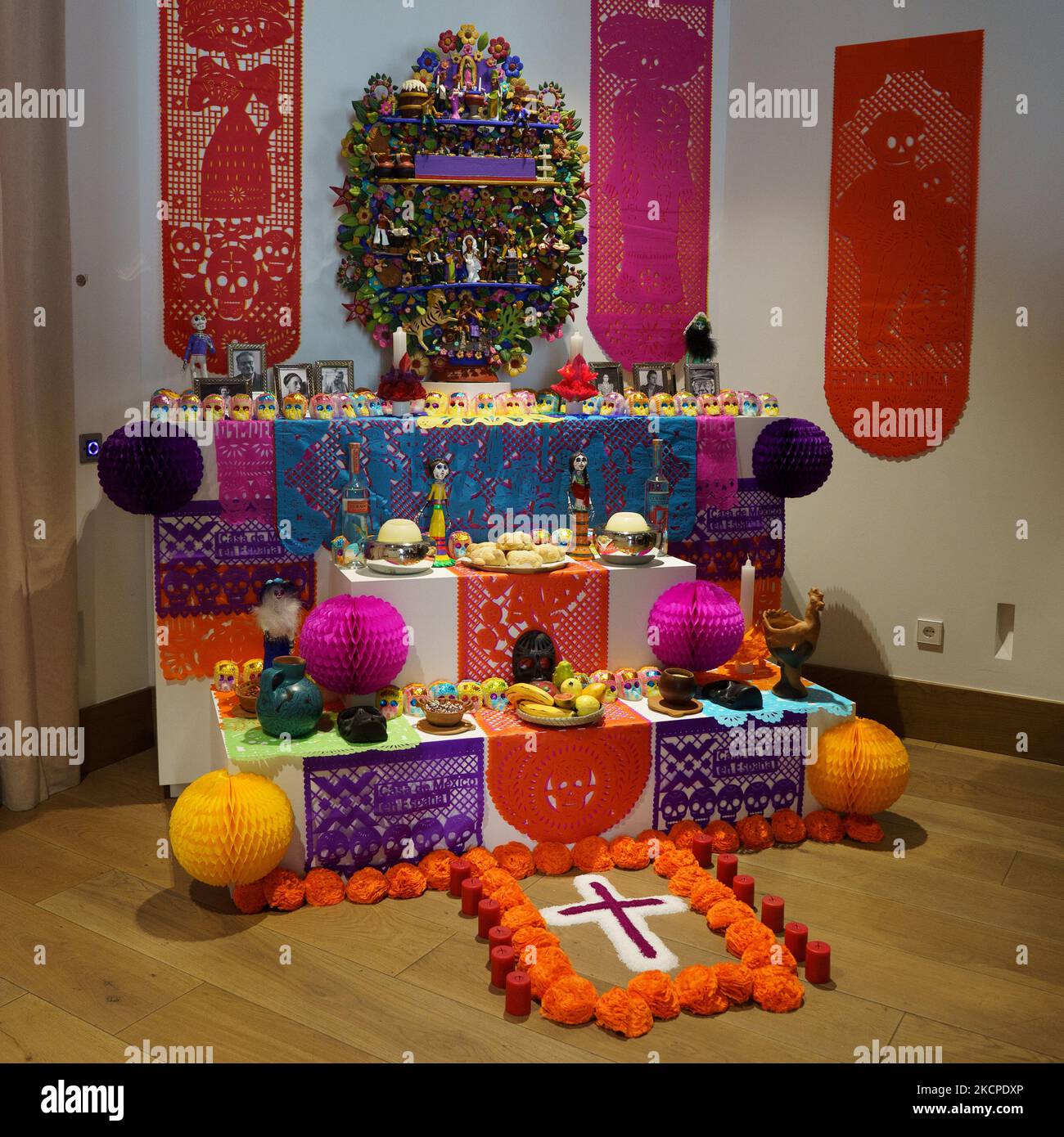 Présentation de 'autel de Muertos' pour célébrer le jour des morts à la ...