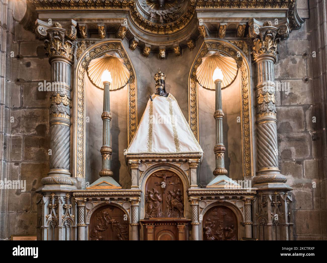 MOULINS, ALLIER, FRANCE, 11 AVRIL 2022 : intérieurs et décors ...