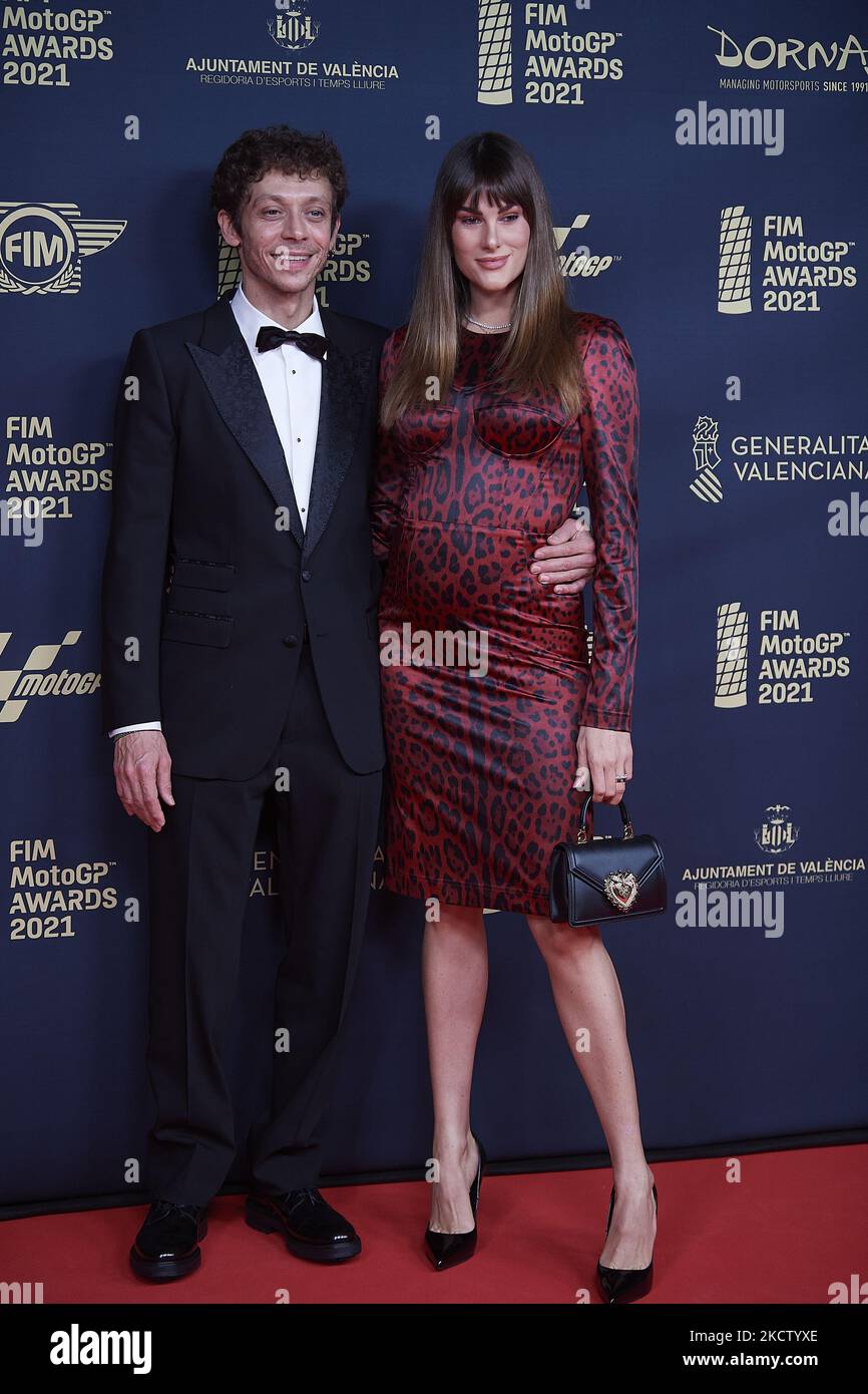 Valentino Rossi et son épouse Francesca Sofia Novello sur le tapis ...