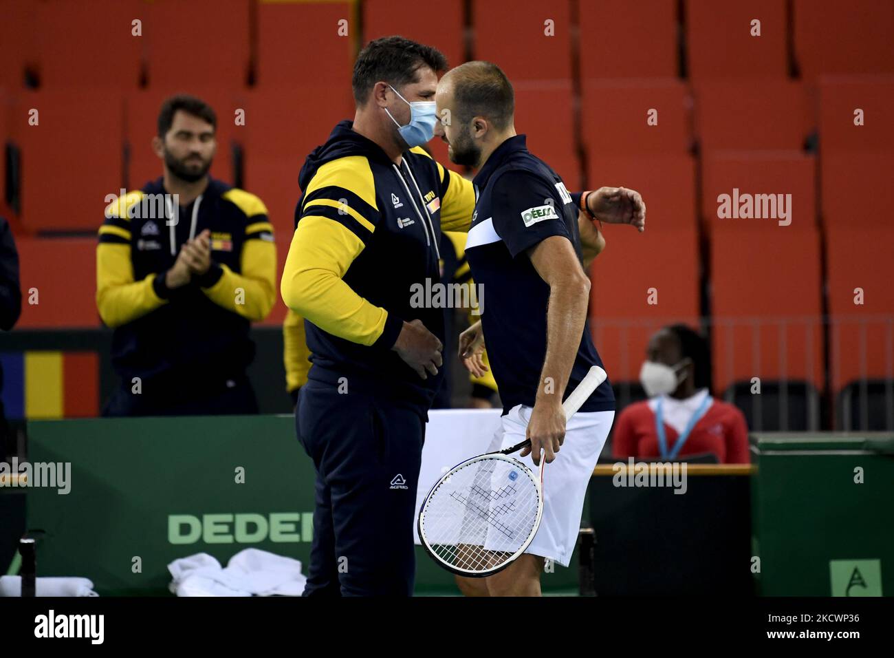 Marius Copil et Gabriel Trifu après avoir remporté le match contre ...