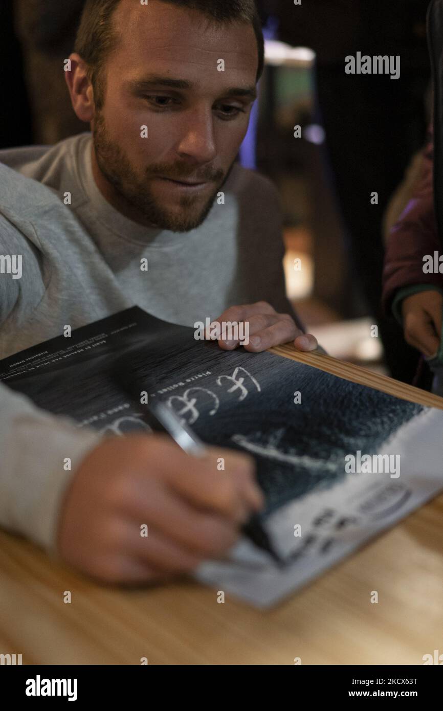 Pierre rollet surfeur Banque de photographies et d’images à haute résolution - Alamy