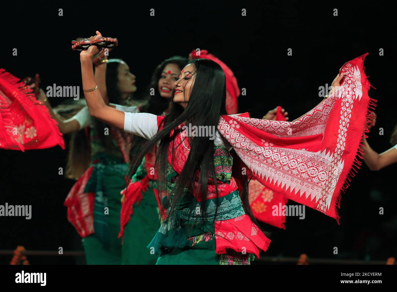 Les artistes de la région d'Assam exécutent traditionnel 'Bardoi ...