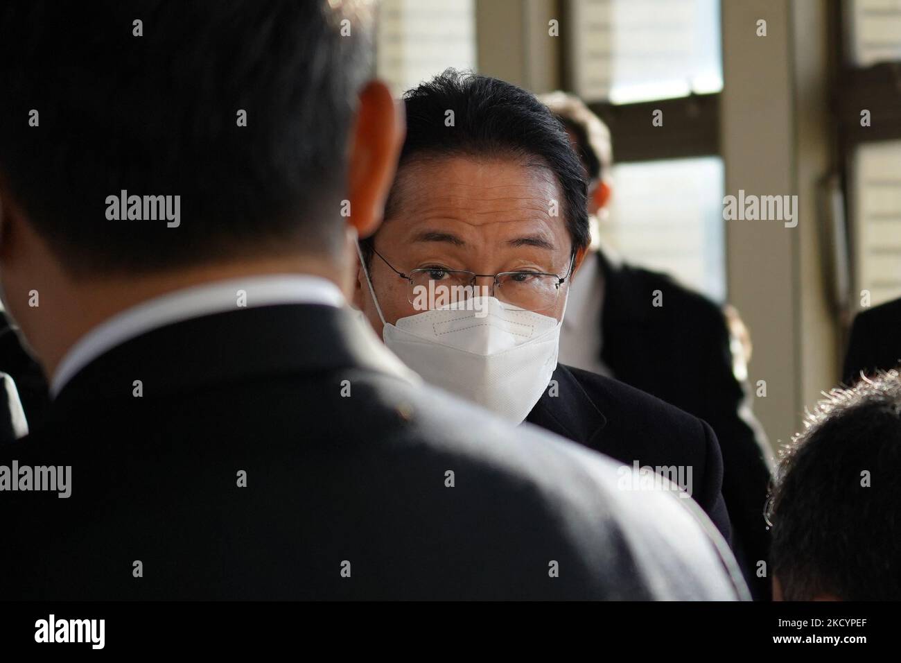 Le Premier ministre japonais Fumio Kishida arrive à la gare Ujiyamada du chemin de fer de ...