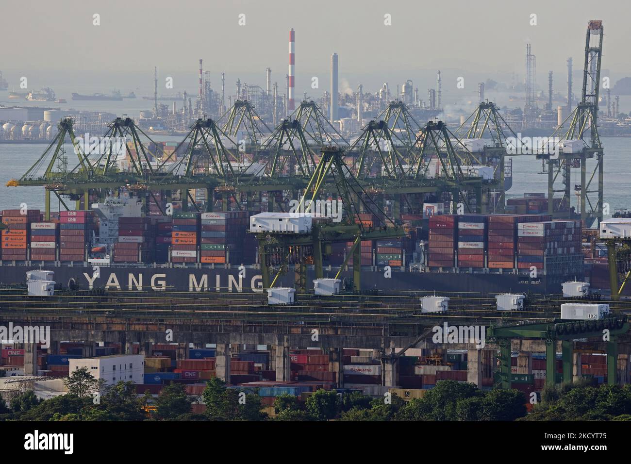 Un navire-conteneur accoste au terminal de Pasir Panjang, sur 6 janvier ...