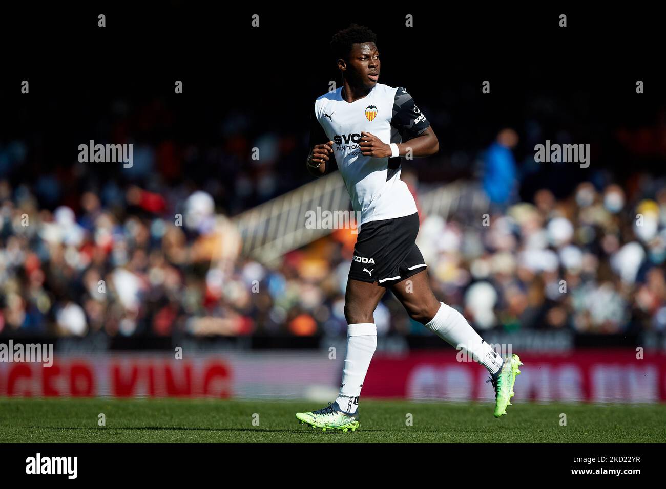 Yunus Musah de Valence CF court pendant le match de la Liga Santander ...