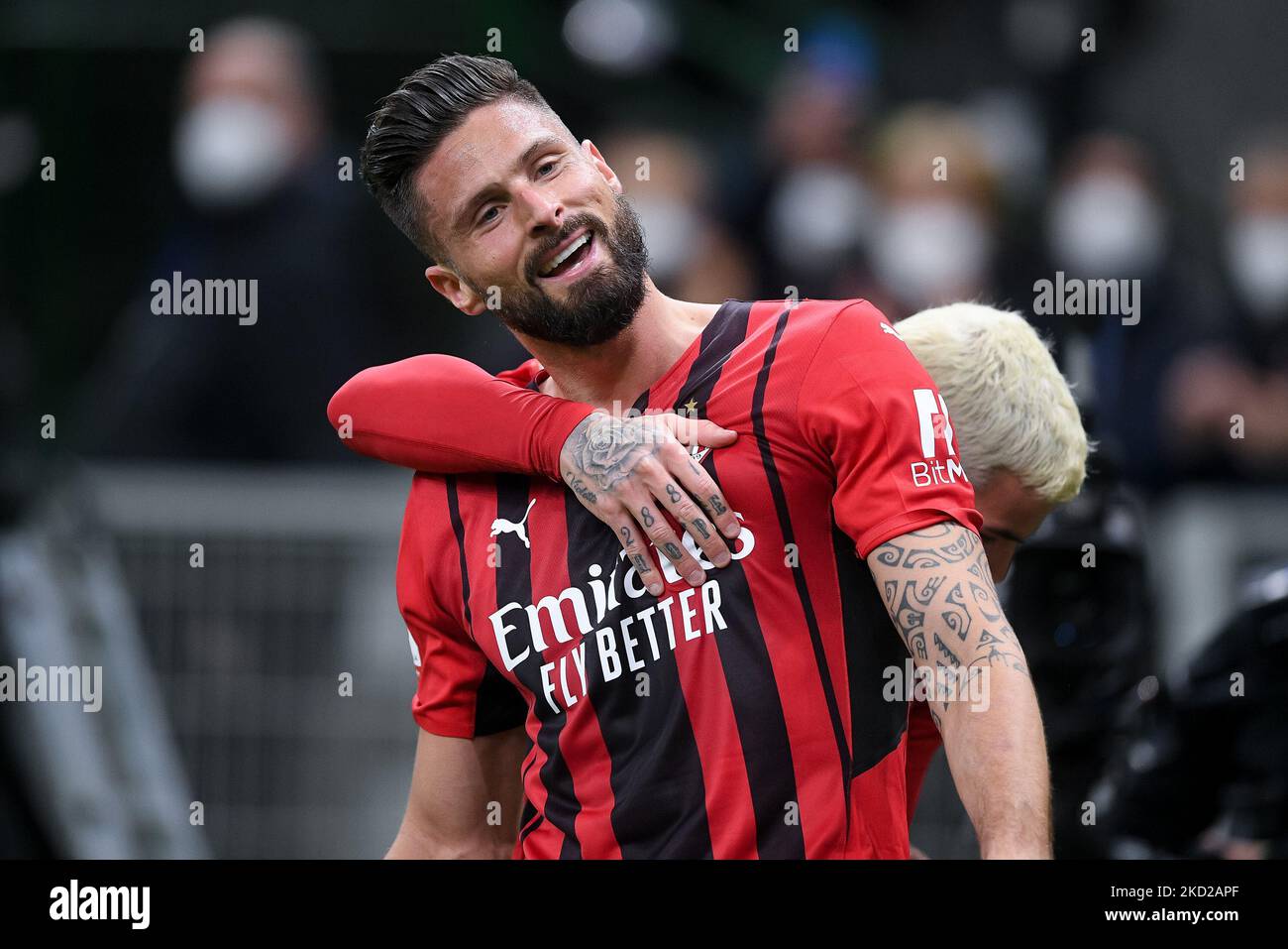 Olivier Giroud, de l'AC Milan, célèbre après avoir marqué le troisième but lors du match de la ...