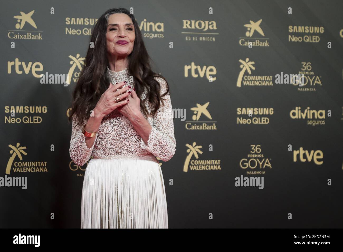 L'actrice Angela Molina pose pendant le tapis rouge un prélude aux Goya ...