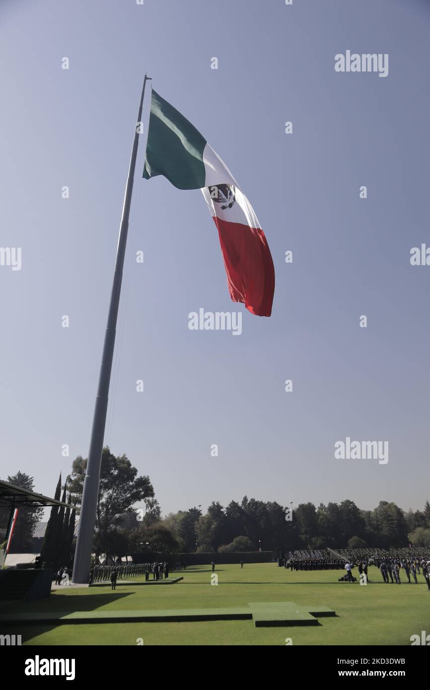 Levée du drapeau monumental à l'occasion du jour du drapeau à l ...
