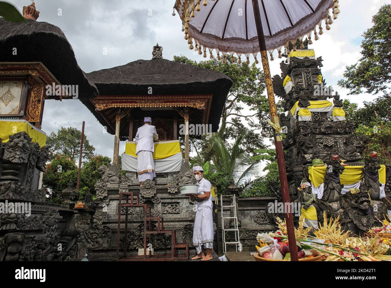 Les Hindous participent au rituel Tawur Agung Kesanga avant le jour de Nyepi, le jour du silence ...